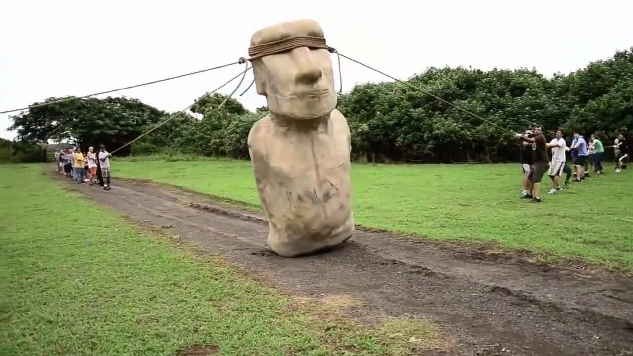 Meme: Waddling statue. Find clips on VLIPSY