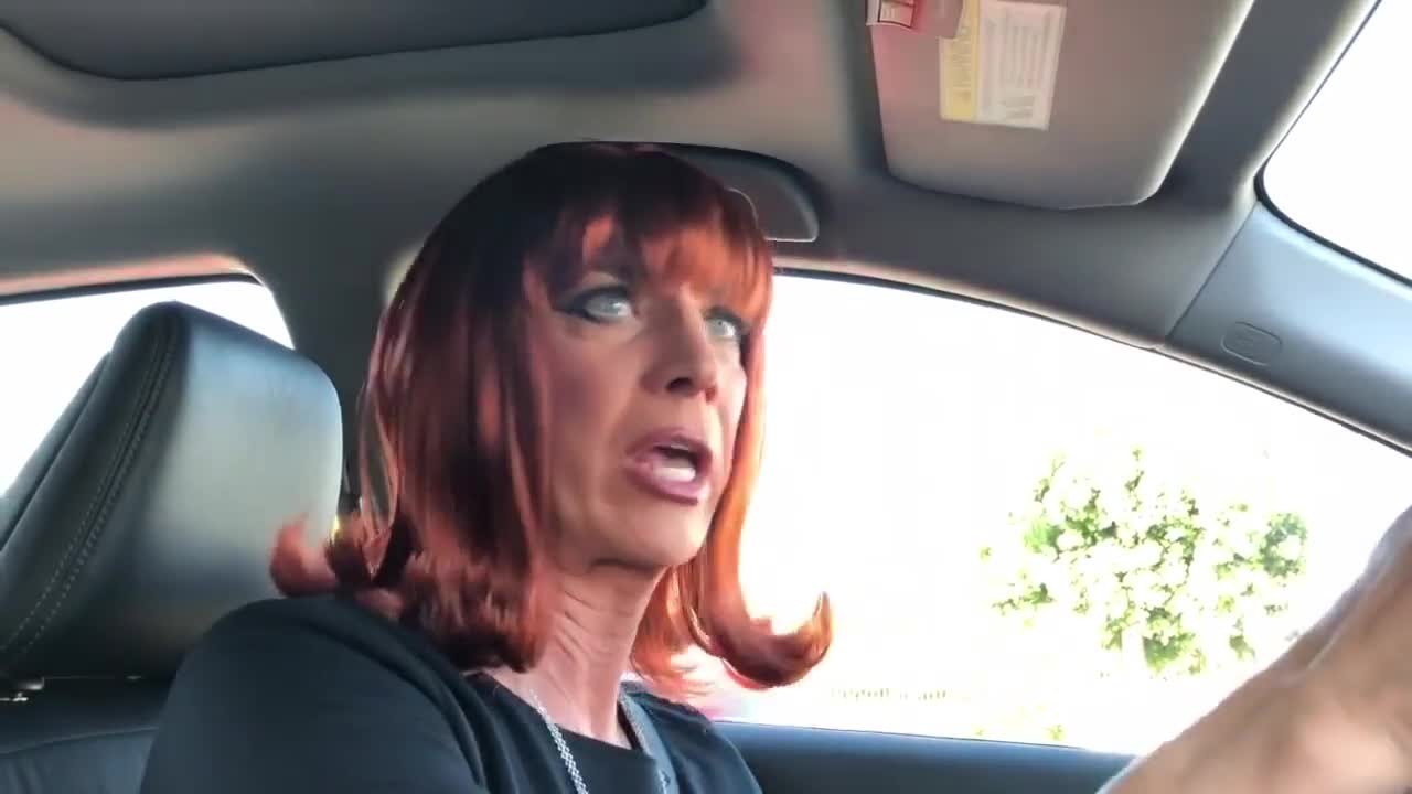 Coco Peru: The seal is choking - Find clips on VLIPSY