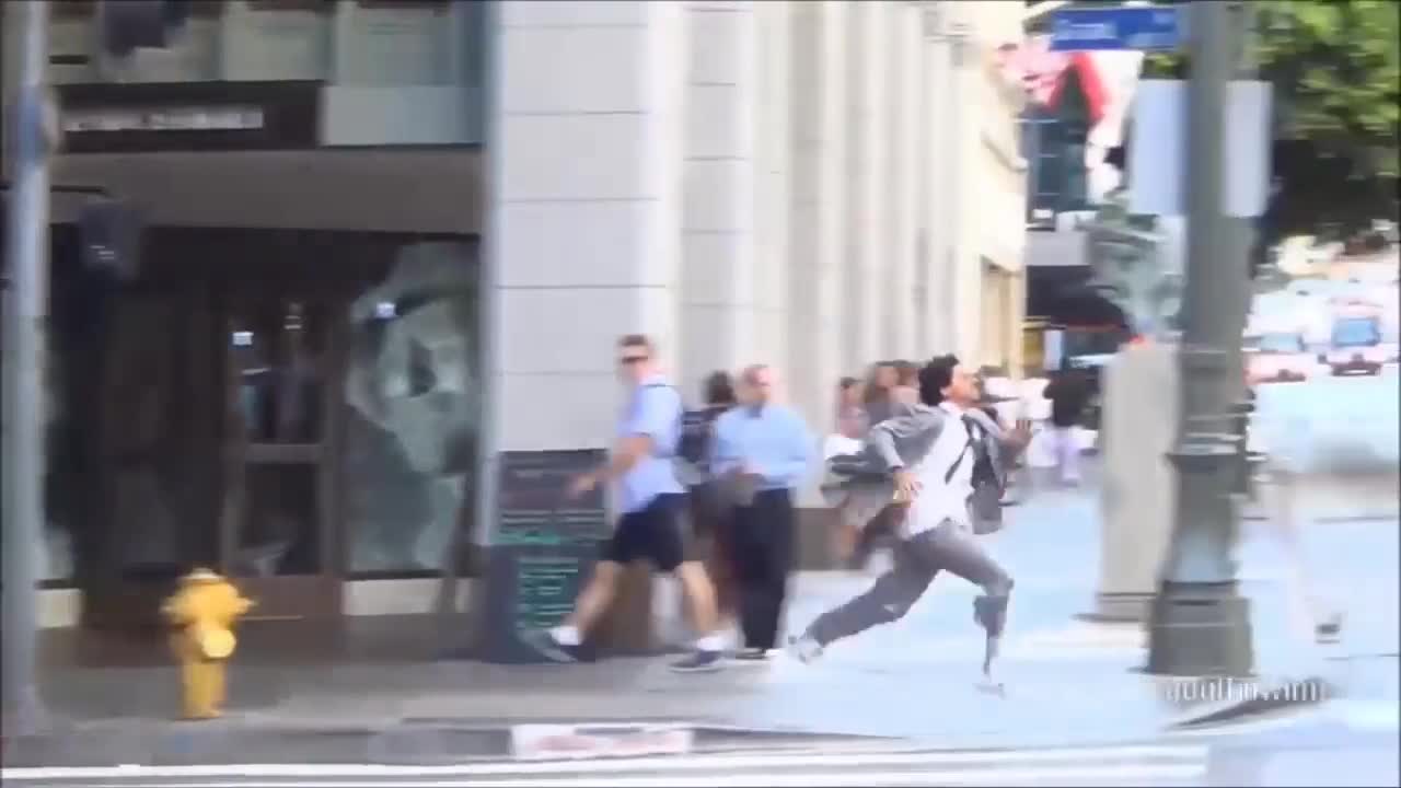 The Eric Andre - Screaming while running | Download HD video clip on ...