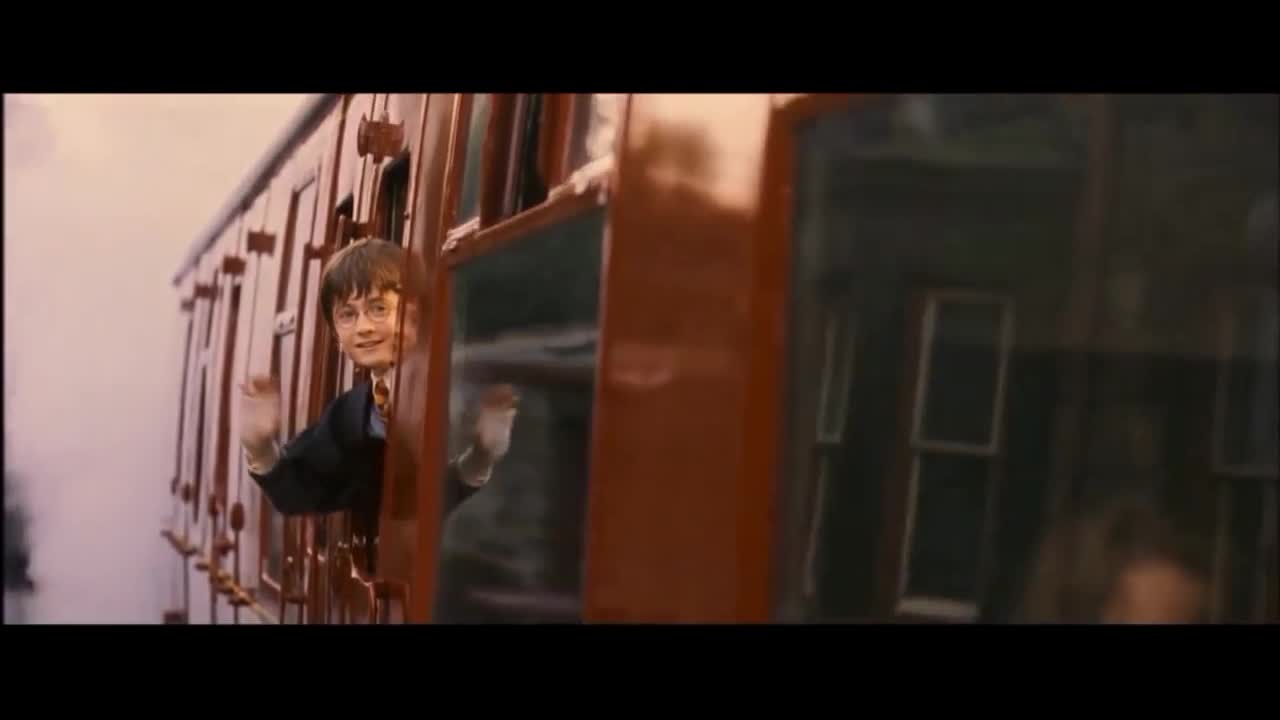 Harry Potter and the Sorcerer's Stone - Harry waves goodbye | Download ...