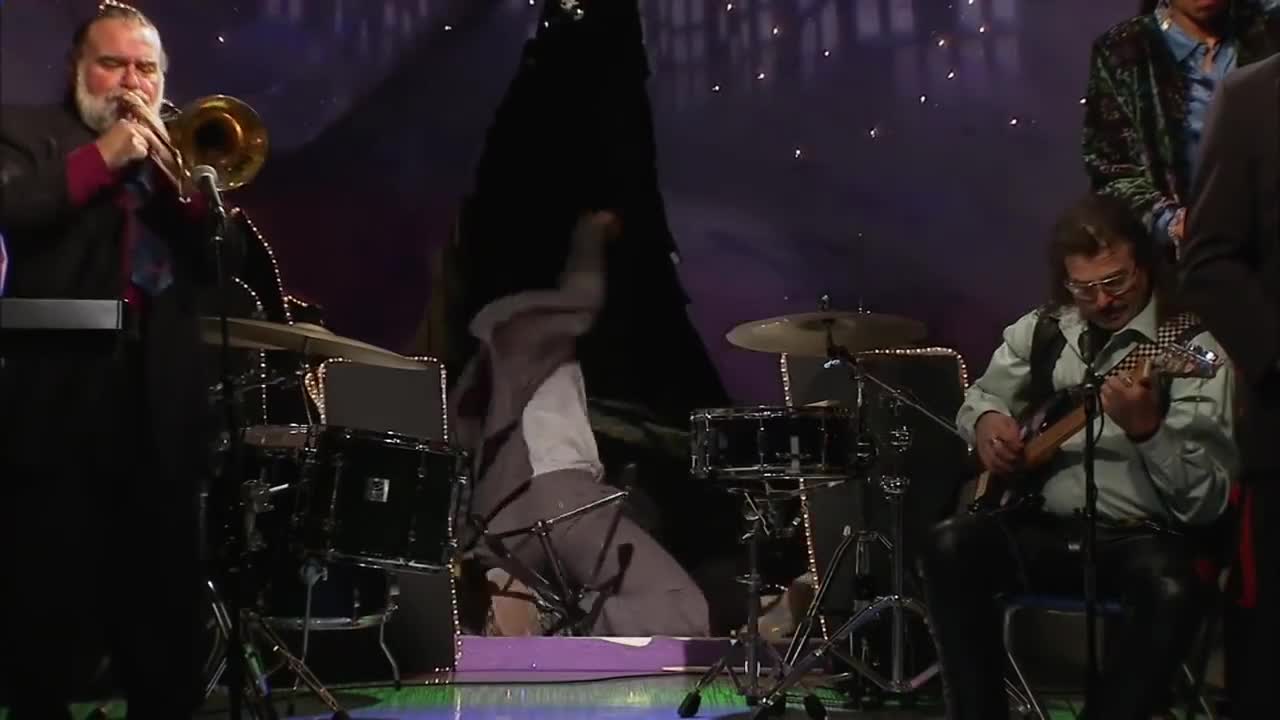 The Er: Eric fights the drummer - Find clips on VLIPSY