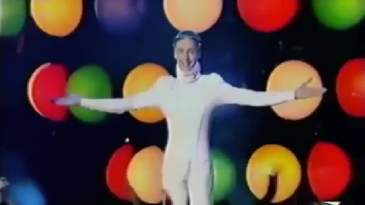 Chum Drum Bedrum - Fabulous Applause | Download HD video clip on | Vlipsy