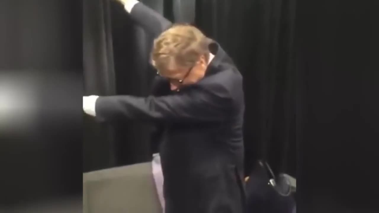 Bill gates: Damn bill, back at it again with the dab. Find clips on VLIPSY