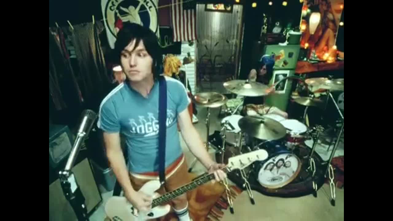 Blink-182 - First Date | Download HD video clip on | Vlipsy