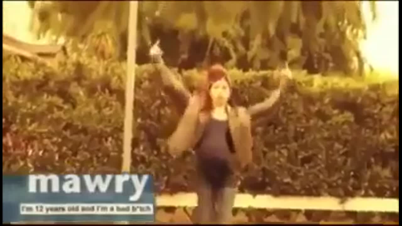 Mawry - Crossing the Street | Download HD video clip on | Vlipsy