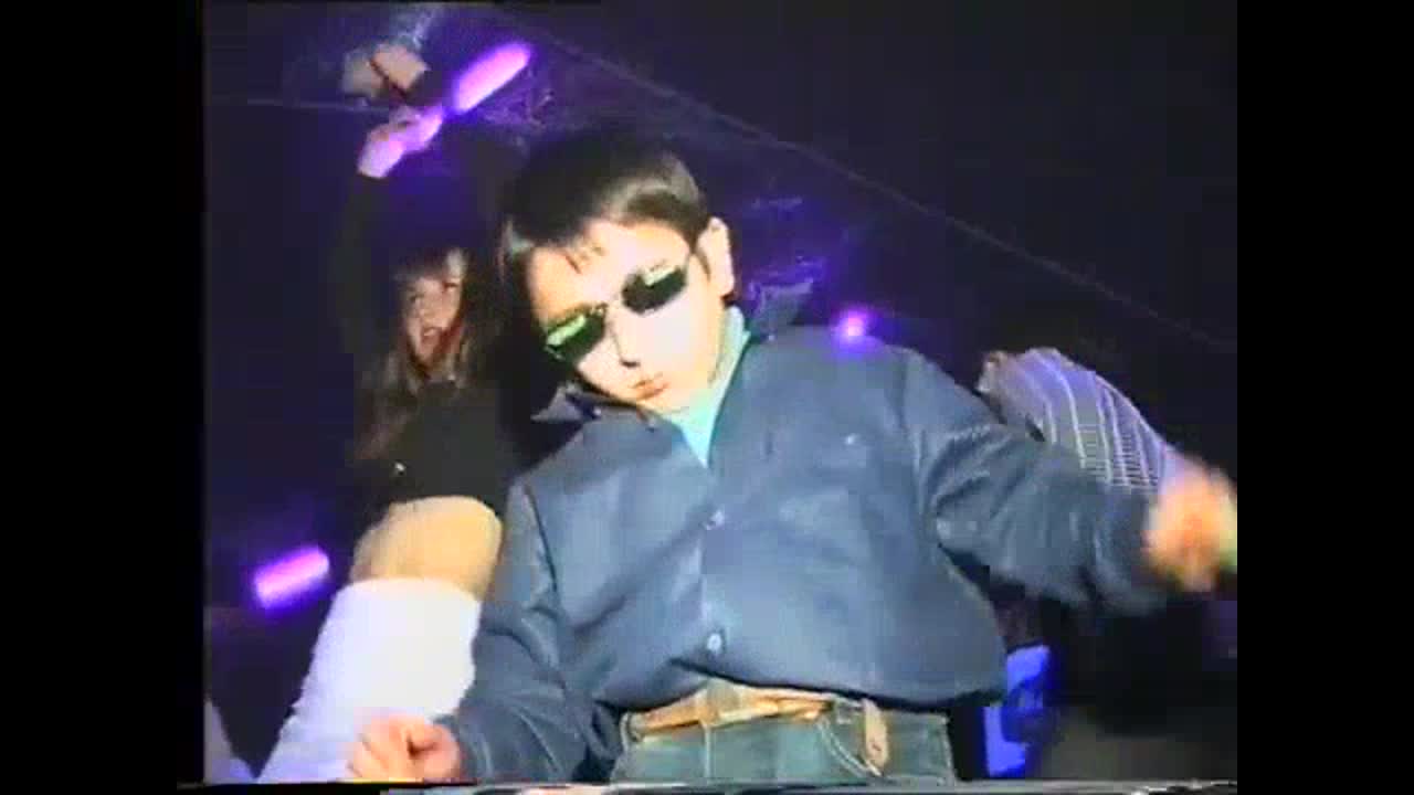 Little kid - Dancing in the club | Download HD video clip on | Vlipsy