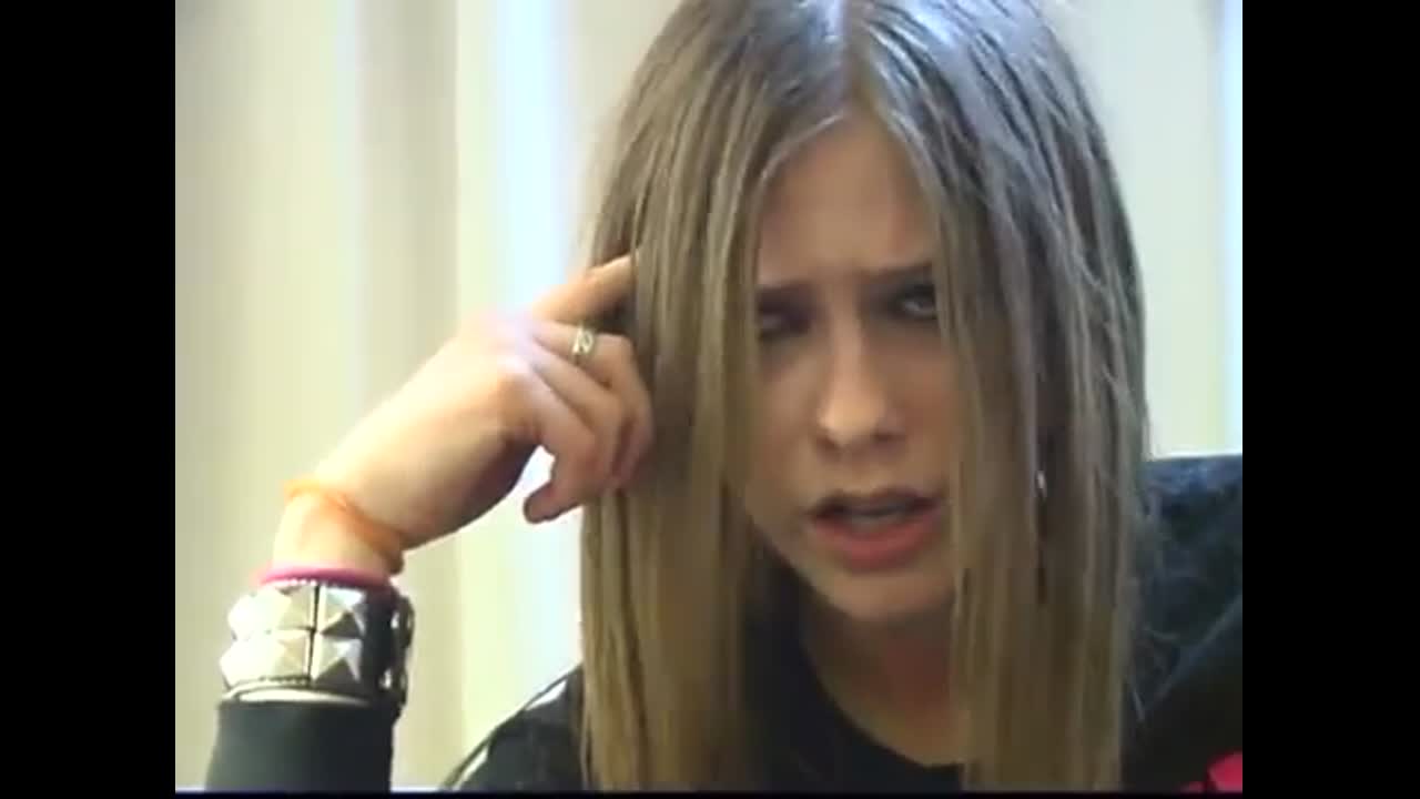 Avril Lavigne - I'm not punk | Download HD video clip on | Vlipsy