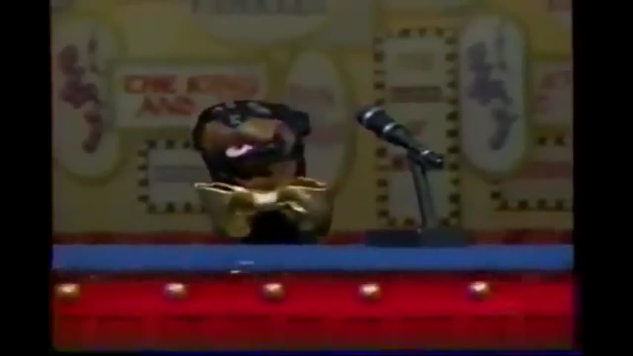 Triumph the Insult Comic Gog: For me to poop on. Find clips on VLIPSY